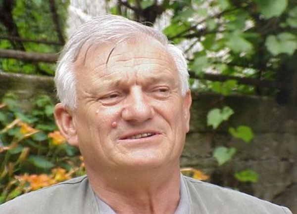 U Sarajevu preminuo Jovan Divjak, general Armije Bosne i Hercegovine ...